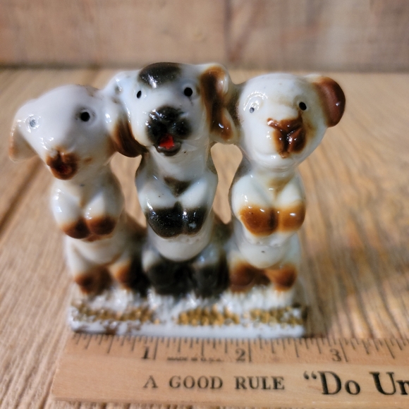 Japan | Art | Vintage Porcelain Figurine Three Begging Dogs Japan ...